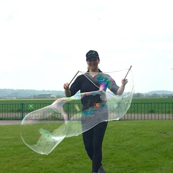 No Theme No Problem Bubble Performer - Book Now 07824516586